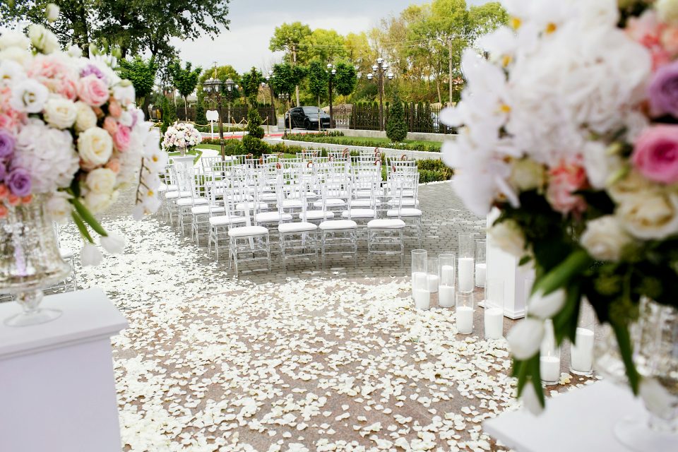 Make Your Large Wedding Feel Personal With These Ideas